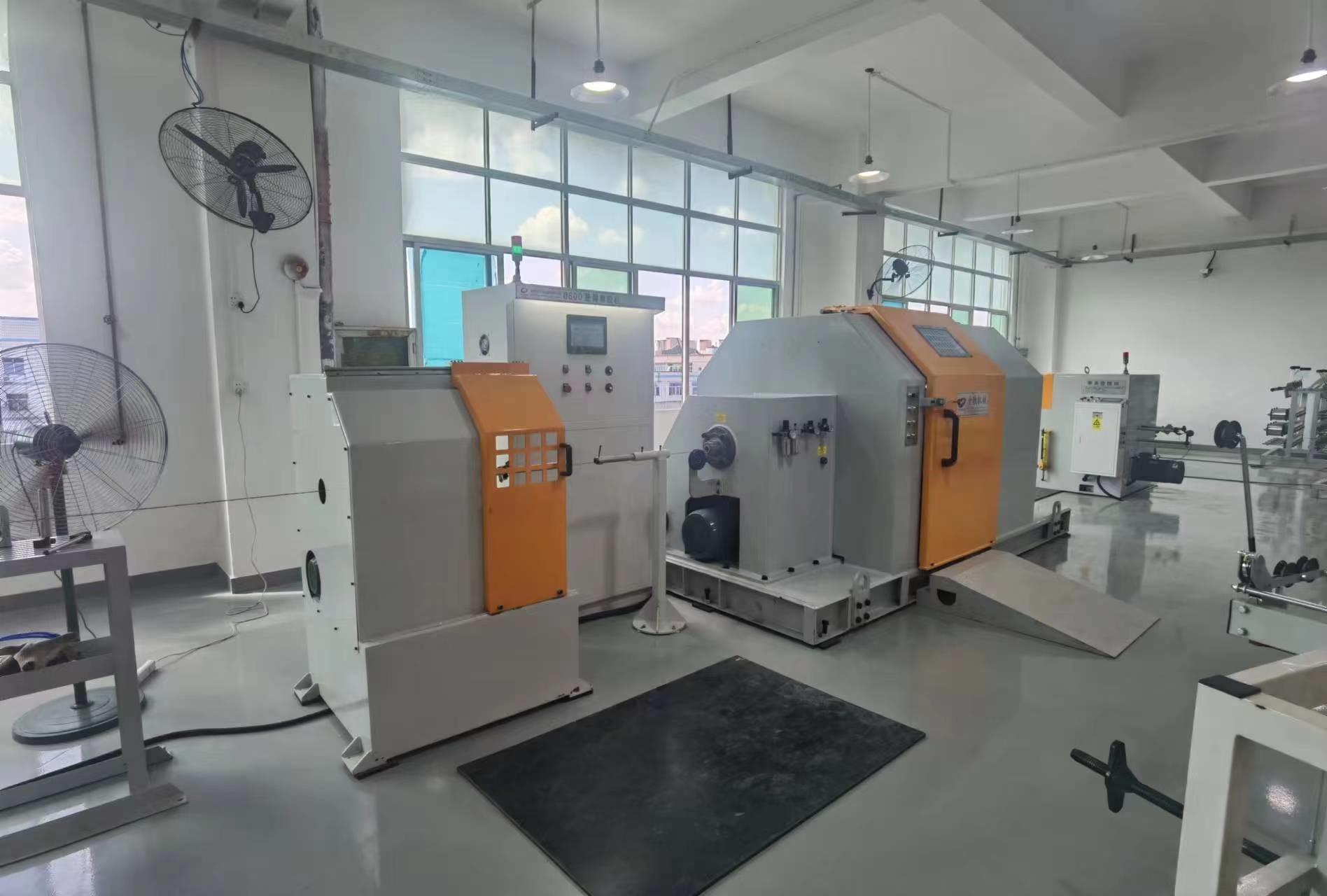 Cantilever single twisting machine